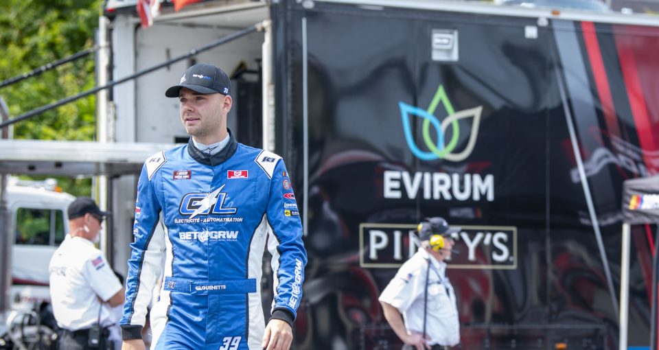 Alex Guénette prêt pour l’Evirum 100 au Complexe ICAR - NASCAR Canada ...
